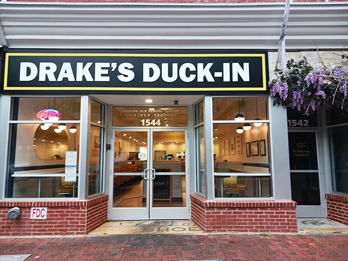 That unassuming storefront holds Columbia's crispy secrets - sometimes the best treasures hide in plain sight.