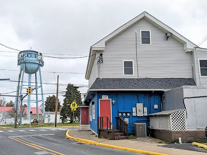 Small-town charm personified! Magnolia Restaurant sits beneath the town's water tower like something from a Norman Rockwell painting.