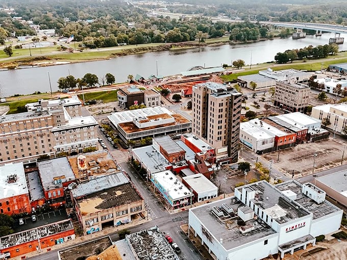 Alexandria from above reveals its perfect positioning along the Red River. The blend of historic buildings and natural beauty creates an affordable paradise.