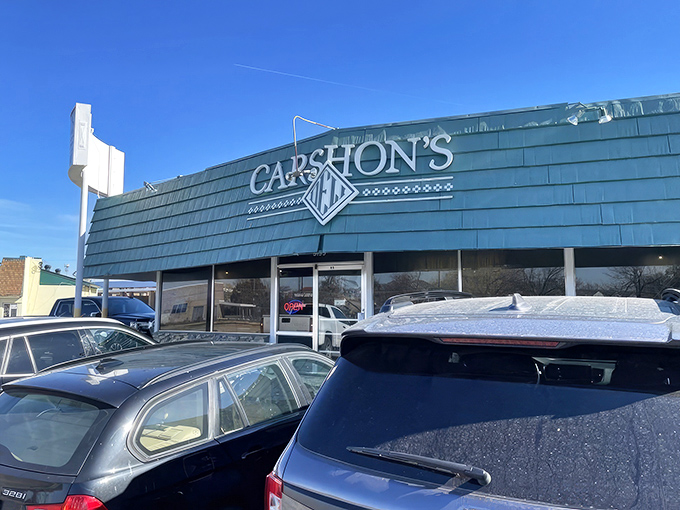 A full parking lot at Carshon's is the Texas equivalent of a Michelin star &ndash; the surest sign of deliciousness awaiting inside.