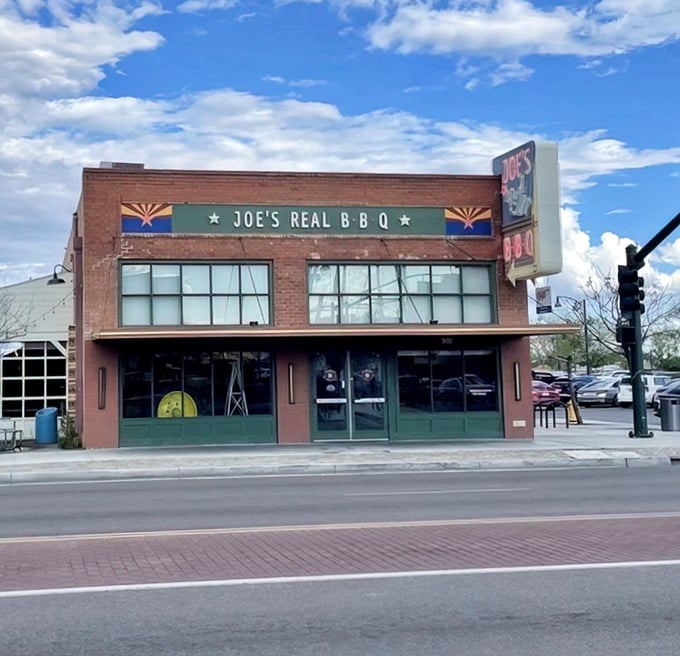 Where Arizona pride meets smoky perfection. This Gilbert landmark promises BBQ worth writing home about.