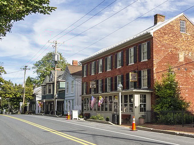 Brick facades and classic storefronts give New Market its timeless charm. No wonder they call it the Antiques Capital!