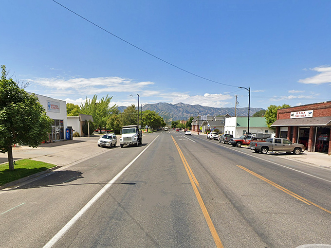 Main Street simplicity with mountain majesty as the backdrop. In Hyrum, even errands come with complimentary scenic views.