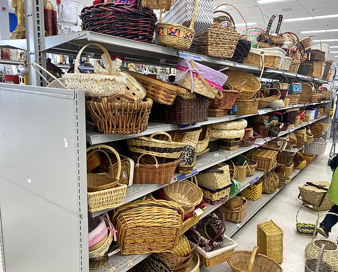 Basket paradise! From picnic-ready to decorative showpieces, this woven wonderland has more options than a Netflix homepage.