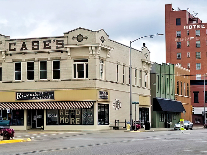 Bookworms and history buffs, rejoice! Abilene's downtown features gems like the Rivendell Bookstore, where you can find your next great read while soaking in that small-town charm.