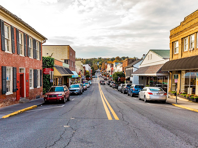 Washington Street stretches into autumn-tinged hills, where historic storefronts line up like well-preserved time capsules waiting to be opened.