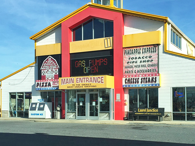 Where pizza, tobacco accessories, and cheese steaks coexist under one roof. Only at a flea market could this holy trinity of commerce make perfect sense.