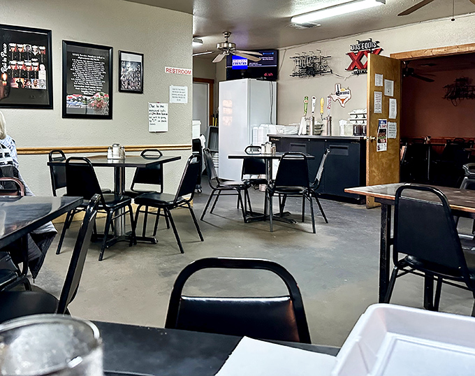 No-frills dining room where conversations matter more than decor. This is where chicken fried steak dreams are born.