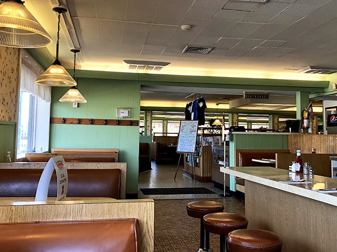 Step inside and time stands still. Mint-green walls, pendant lighting, and those perfectly worn vinyl booths create the diner equivalent of a warm hug.
