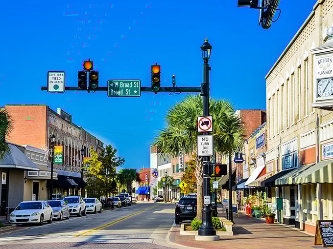 Broad Street beckons with its small-town charm and big-city amenities &ndash; the kind of Main Street where shopkeepers still remember your name.