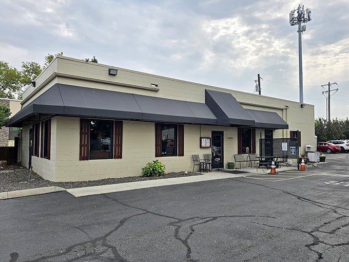 Kahootz's unassuming exterior hides a treasure trove of perfectly-cooked steaks inside. Don't judge this book by its cover!