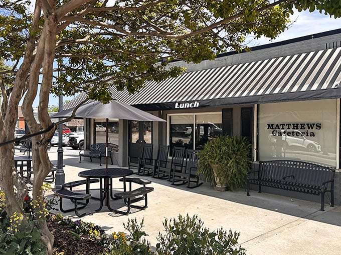 Matthews Cafeteria proves that sometimes the best treasures hide behind the most unassuming facades.