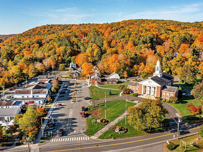 Washington's autumn splendor creates a postcard-perfect scene that would make any leaf-peeper swoon.