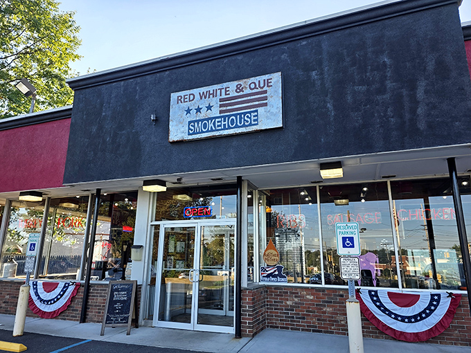 The stars and stripes outside Red White & Que hint at the all-American feast waiting inside. Freedom never tasted so smoky!