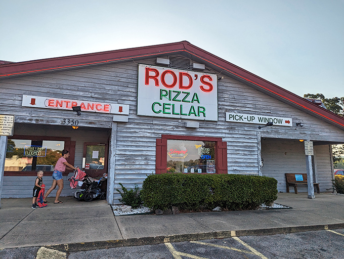 The weathered sign promises, the pizza delivers. Rod's has been making Hot Springs visitors into regulars for generations.