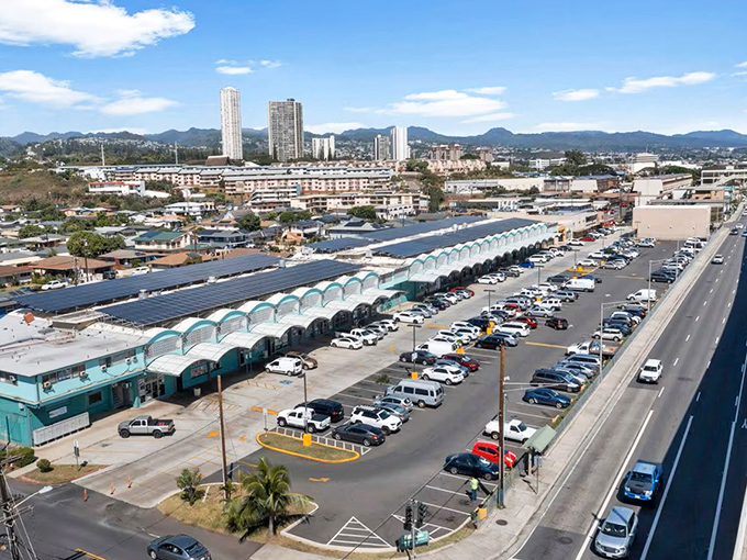 Waimalu's practical side shows in this shopping center &ndash; paradise needs groceries too, even with Diamond Head in the distance.