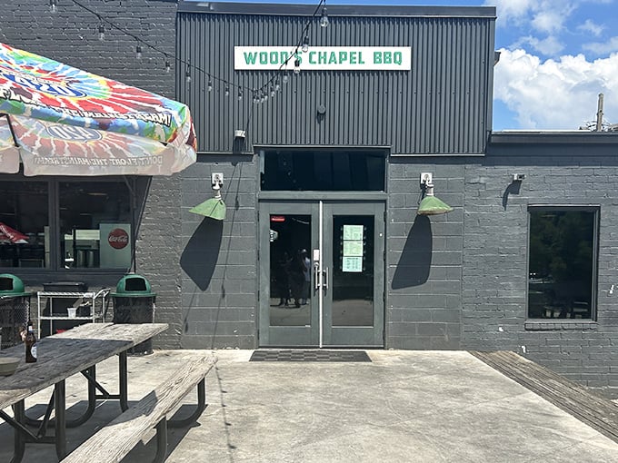 The sun shines bright on Wood's Chapel's no-nonsense exterior. Don't let the simple facade fool you&mdash;barbecue magic happens inside!