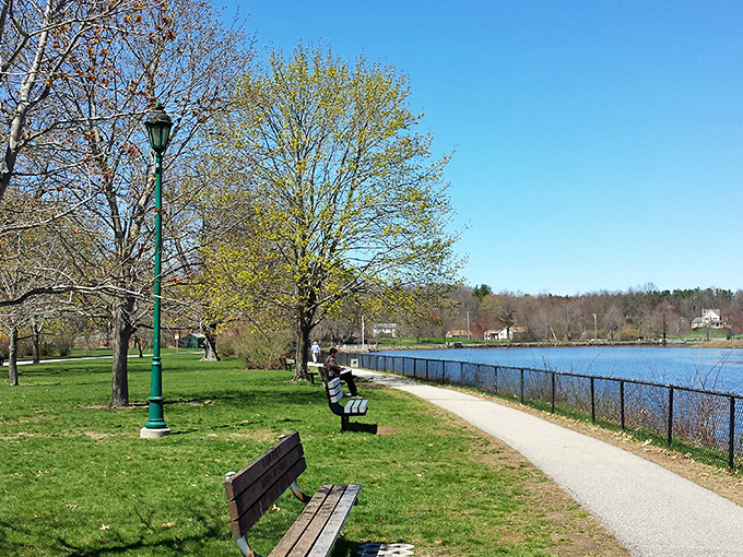 Swasey Parkway offers the kind of peaceful riverside stroll that makes you forget about deadlines, emails, and whether you remembered to turn off the coffee pot.