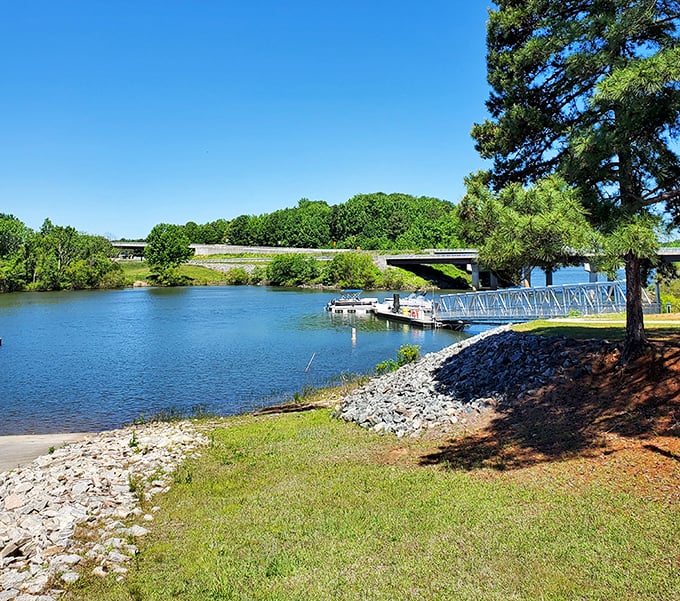 Where land meets water meets sky&mdash;this marina offers easy access to adventures that'll have you saying, "Just one more hour on the lake, please!"