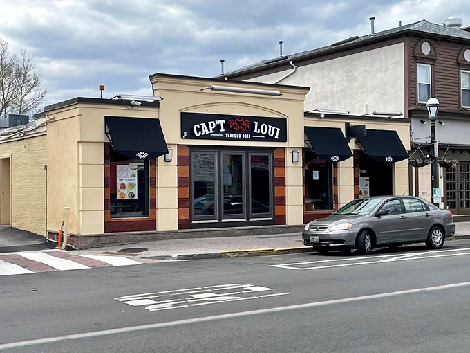 Cap't Loui's unassuming storefront hides Providence's best seafood boil &ndash; like finding buried treasure on Atwells Avenue!