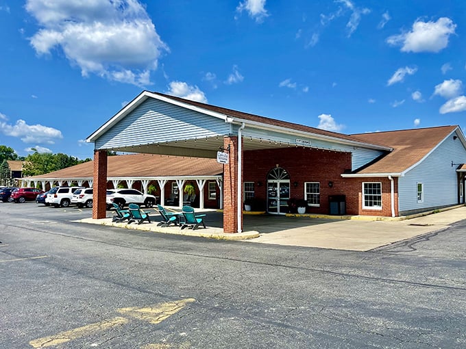 Sunshine bathes the homey exterior of this beloved Amish comfort food destination.