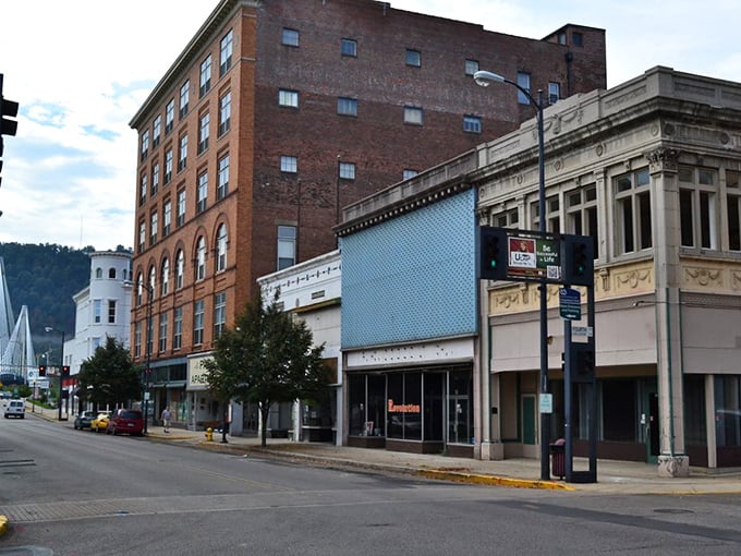 Red brick buildings line Portsmouth's streets like sentinels of history. You can almost hear the echoes of bygone eras.