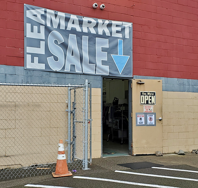 Puyallup's indoor market offers climate-controlled treasure hunting&mdash;because Washington rain shouldn't dampen your bargain-finding spirit!