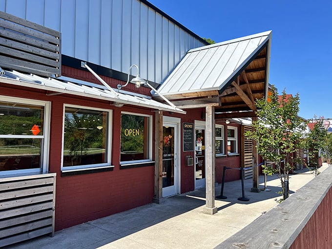 Rocky's red-hot exterior promises the kind of Nashville heat that'll wake up your taste buds properly.