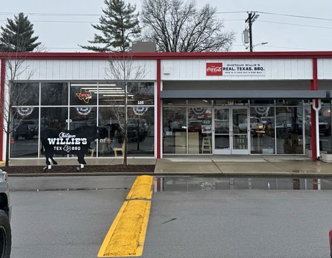 Texas meets Tennessee at this unassuming red building. That cow silhouette isn't just decoration&mdash;it's a promise of what's inside.