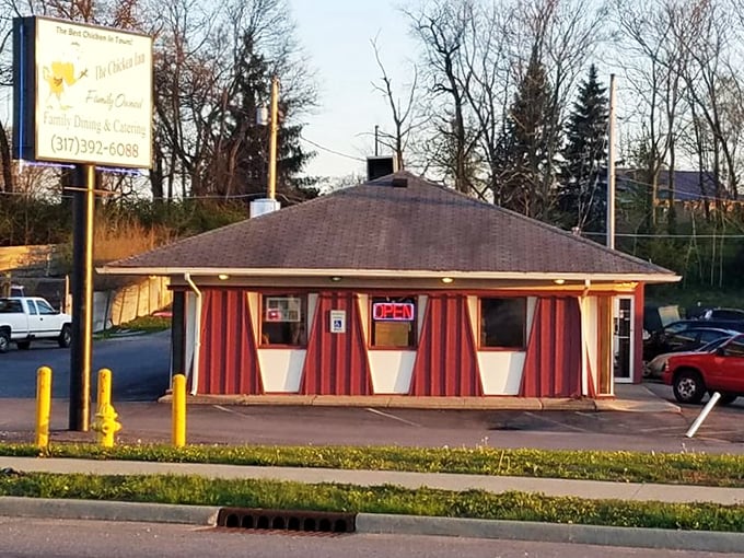 This unassuming roadside spot has been turning chicken into culinary gold for generations of Hoosiers.