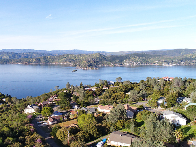 Homes nestled along the shores of Clear Lake provide budget-friendly retirement options with beautiful natural surroundings and recreational opportunities.