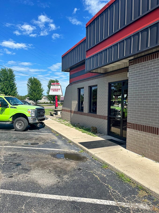 Classic American diner with a splash of red&mdash;where the tenderloin is the headliner and everything else is the opening act.