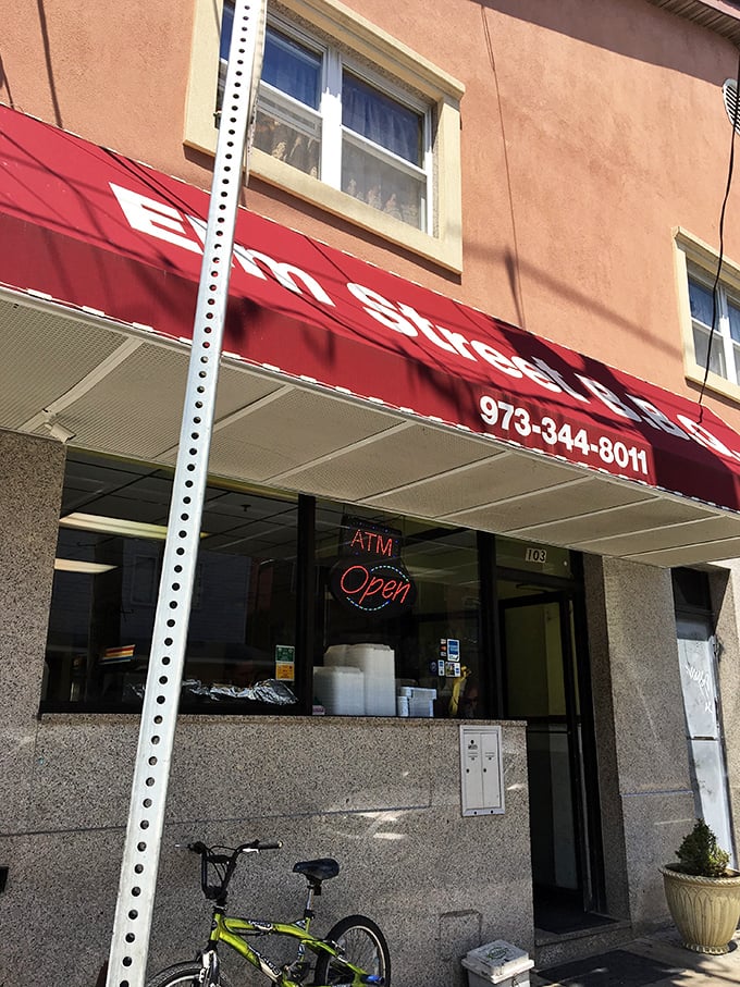 Like finding a $20 bill in old jeans, Elm Street BBQ is the unexpected treasure that makes your whole day better.