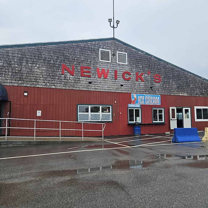 Rain can't dampen the appeal of Newick's &ndash; that weathered shingled roof has sheltered generations of happy seafood lovers.