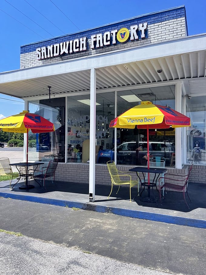 Vienna Beef umbrellas hint at Chicago-style delights &ndash; a splash of colorful promise outside this Murfreesboro sandwich haven.