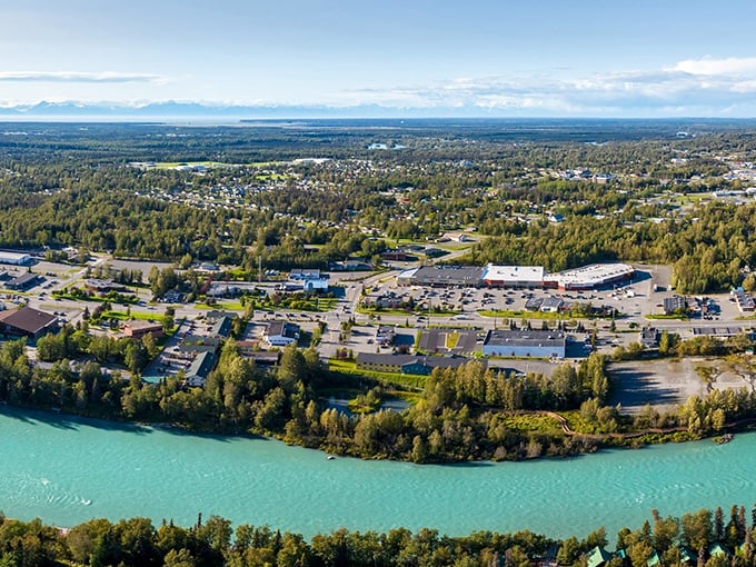 The perfect blend of civilization and wilderness – Soldotna offers creature comforts with wild Alaska right outside your door.