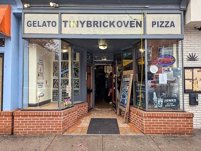 Narrow entrance, expansive taste experience. This cozy spot proves good things&mdash;especially Neapolitan-style pizza&mdash;come in small packages.