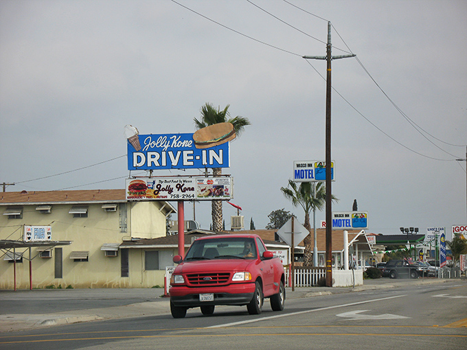 Wasco's classic drive-in restaurant offers affordable local dining options, helping residents stay within their $2,000 monthly budget while enjoying community charm.