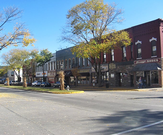 The iconic Wellsboro Diner gleams in classic green and red. If these walls could talk, they'd tell you to try the pie!