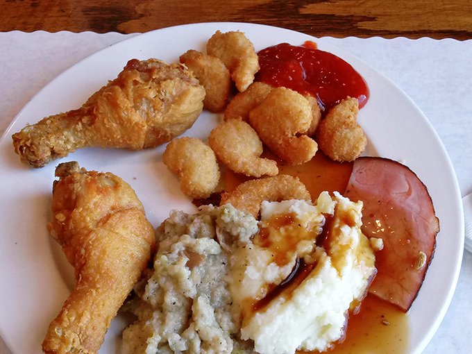 Golden-brown fried chicken that makes such a satisfying crunch, neighboring tables will glance over with unmistakable food envy.