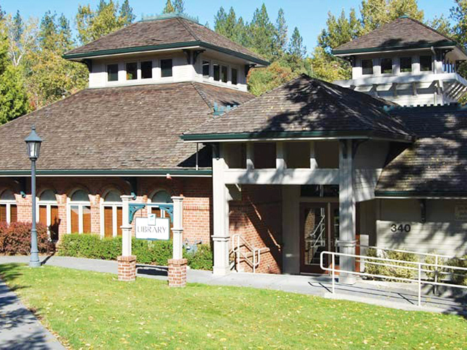 The Jacksonville Library isn't just about books &ndash; it's architectural eye candy with those craftsman details and welcoming entrance.