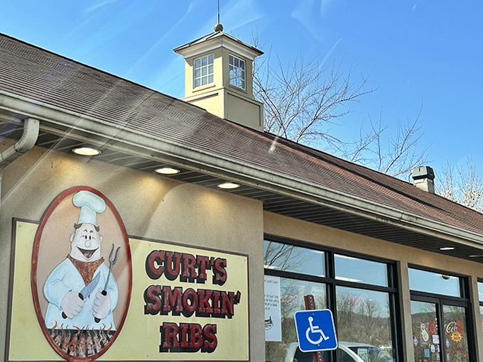 Curt's cartoon pig chef might make you smile, but it's the serious smoking happening inside that'll make you grin from ear to ear.