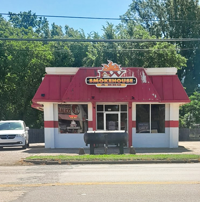 J&W's bright red roof signals BBQ salvation ahead &ndash; like a delicious lighthouse for the smoke-obsessed traveler.