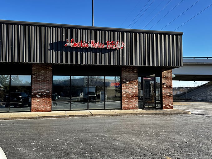 Smokin' Notes BBQ (East Peoria): The unassuming storefront of Smokin' Notes plays it cool, like a poker player with a royal flush of flavor waiting inside.