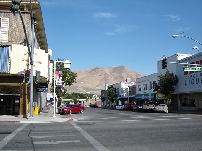 Winnemucca's wide streets and mountain backdrop offer the kind of breathing room city folks pay therapists to describe. Nature's anxiety medication!