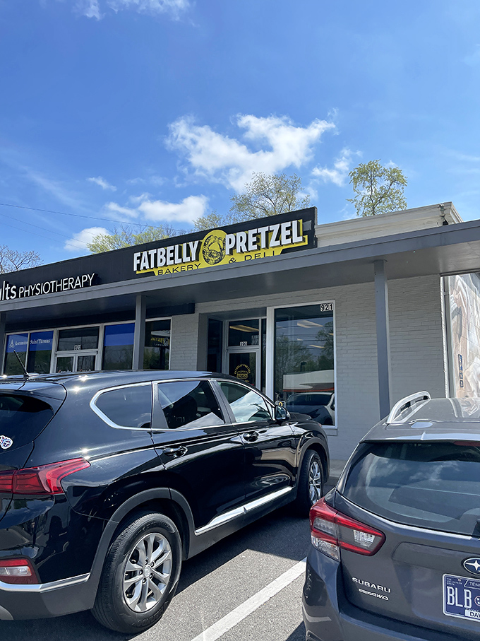 Sunny days and pretzel sandwiches &ndash; Fat Belly's cheerful outdoor seating area invites you to linger over lunch.