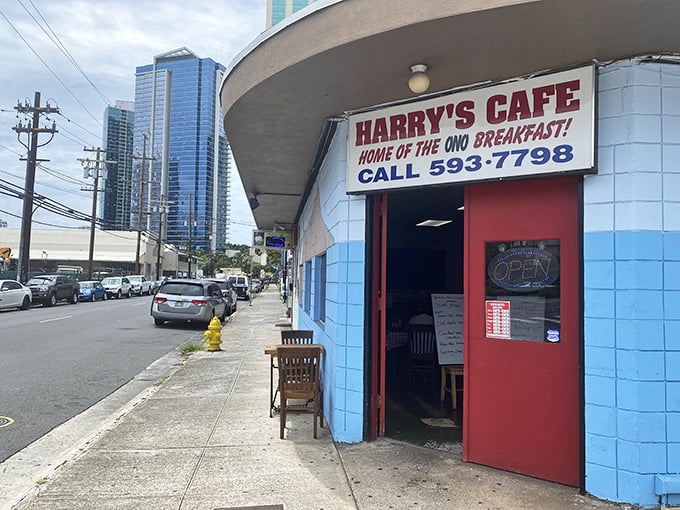 Harry's Caf&eacute; proudly announces itself as the "Home of the Ono Breakfast." That classic blue-tiled exterior has seen decades of satisfied customers.