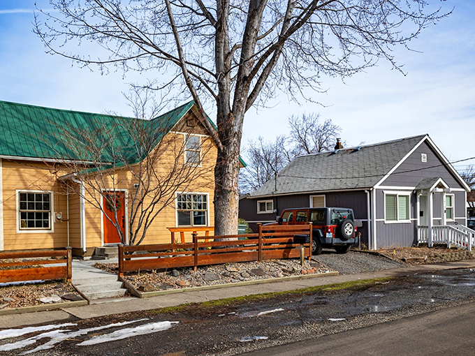 La Grande's charming neighborhoods offer that "honey, I think we could live here" feeling that vacation dreams are made of.