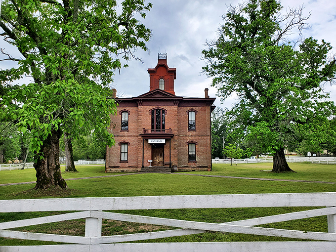 This beautifully preserved courthouse stands as a proud reminder of Washington's important role in Arkansas's Confederate government days.