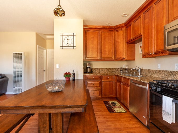 A fully equipped kitchen means you can cook breakfast with eggs you collected yourself&mdash;talk about farm-to-table dining.